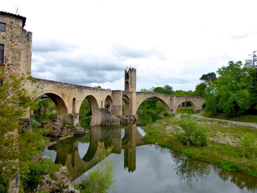 Besalú y su puente medieval sobre el Fluvià – Catalunya Digital