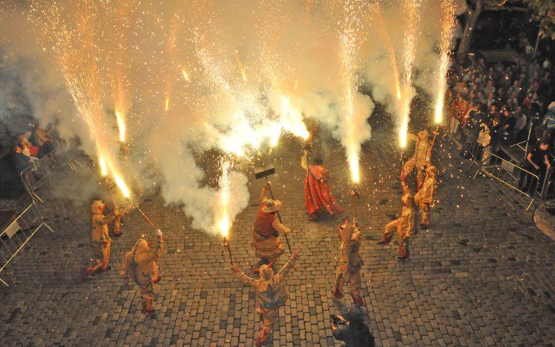 La Patum de Berga tiene tradiciones que te dejarán boquiabierto ...